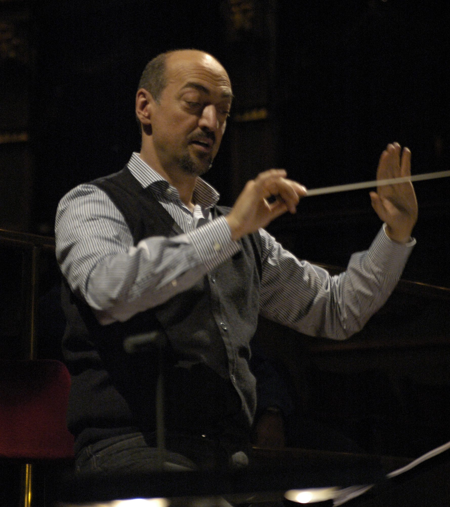 ALESSANDRO DE MARCHI (Conductor) · Staatsoper Hamburg - Allegorica.art